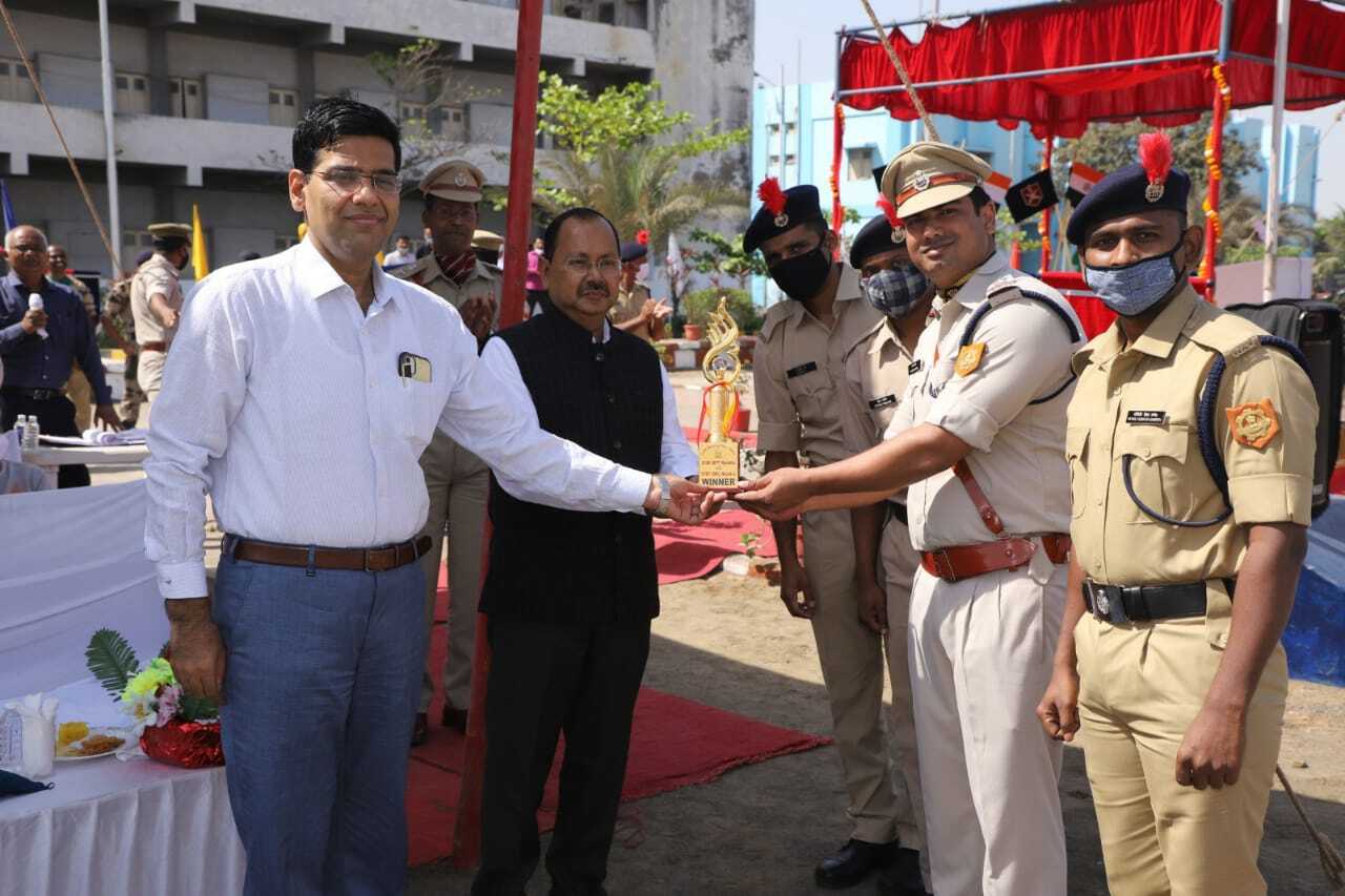 DPT Kandla celebrated 52nd CISF Raising Day ceremonial Parade on 10th ...