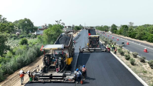 100 kms of expressway laid in 100 hours: NHAI achieves another world ...